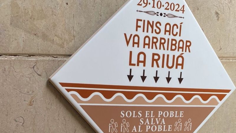 Un ilustrador crea unos azulejos en recuerdo de la DANA de Valencia