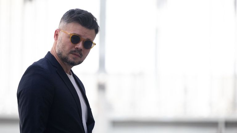 Gabriel Rufián: su mujer Marta Pagola, madre de su bebé, y su hijo ...