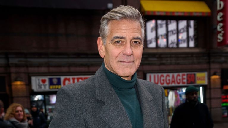 El cambio de look de George Clooney con el que renuncia a sus ...