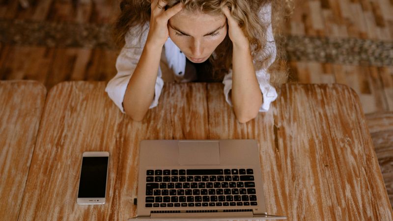 Cibercondría: qué es, síntomas y por qué se manifiesta