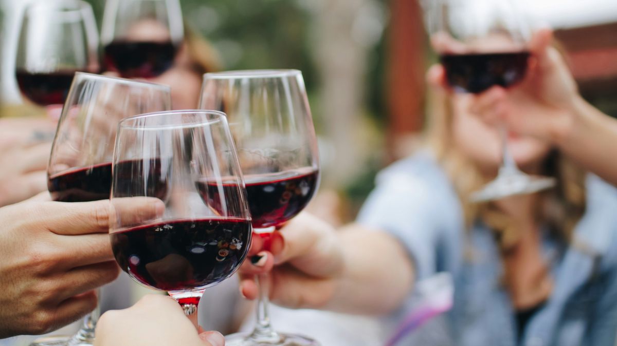 Del alcoholismo no se habla en casa: "Estamos motivando a consumir a ...