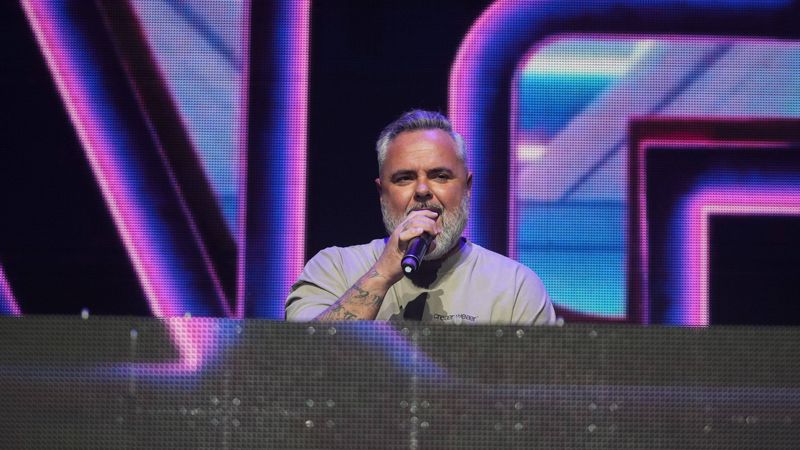 Juan Magán estalla en Murcia tras el lanzamiento de un objeto mientras ...