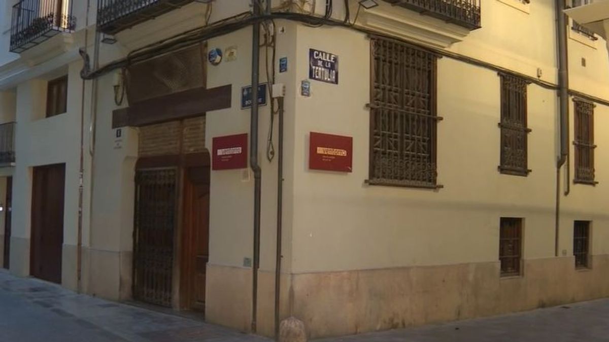 El Ventorro, en Valencia, elimina el cartel del restaurante de su fachada