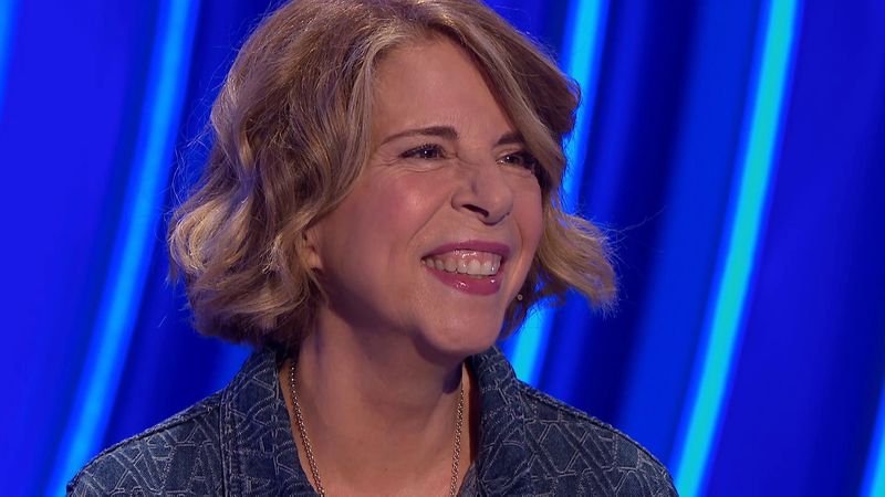 Sole Giménez conoce a una fan que se inspira con su música para pintar