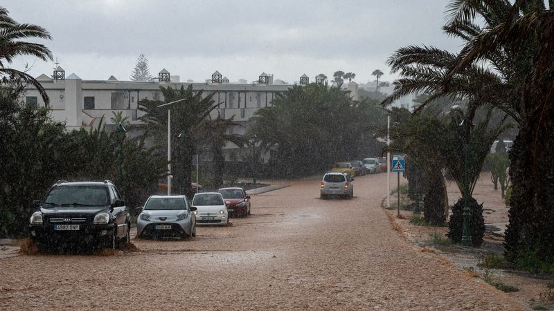 La emergencia por inundaciones en Lanzarote causa 222 incidencias