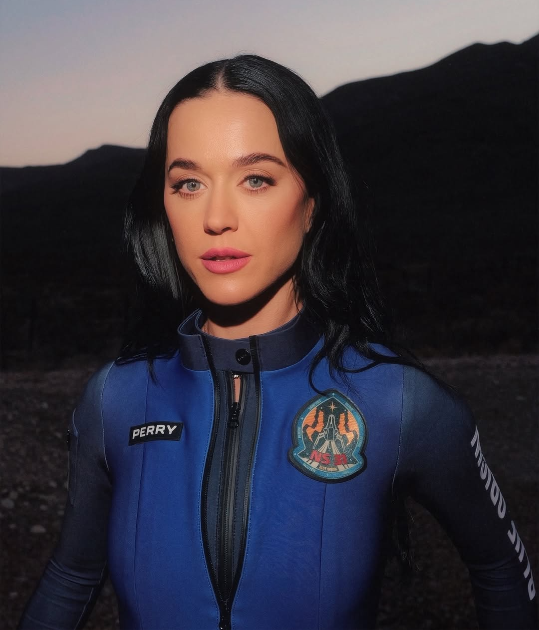 Katy Perry viaja al espacio y hace historia en el primer viaje de ...