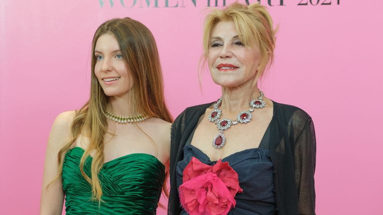 El novio de Carmen, hija de Tita Cervera: las fotos en familia que ...