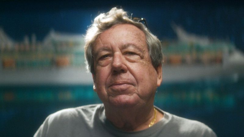 El millonario que lleva 25 años viviendo en un crucero: "Es escapar de ...