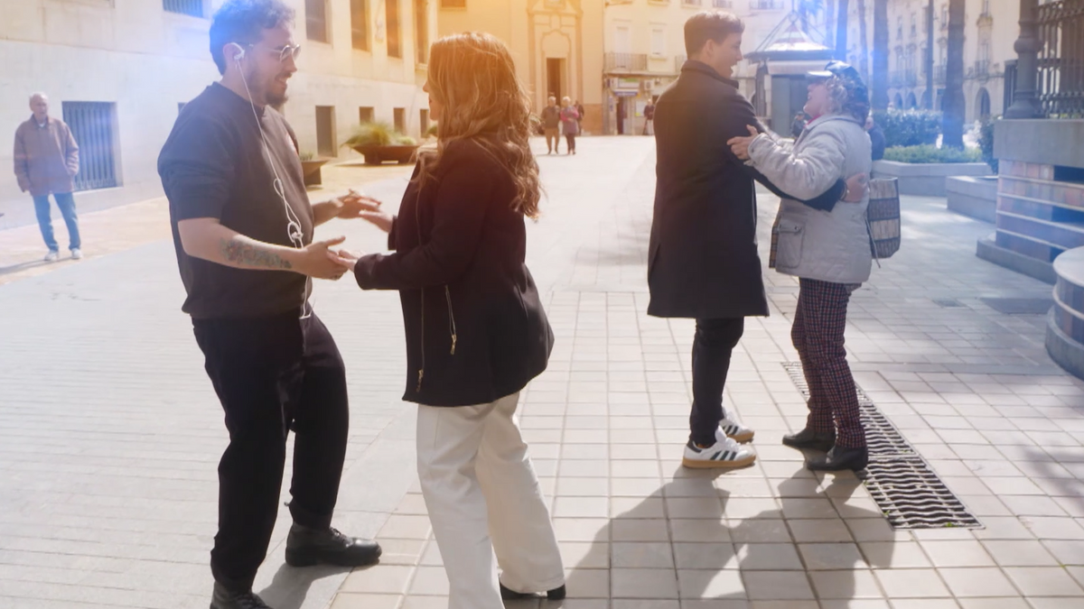 Una espontánea roba un baile a Xuso Jones durante un momentazo de ‘Lo ...