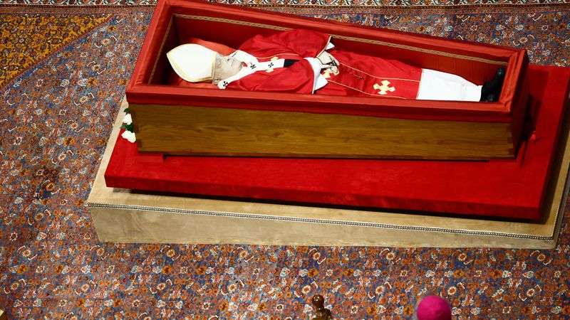 El rito del sellado del féretro del papa Francisco: todos los detalles