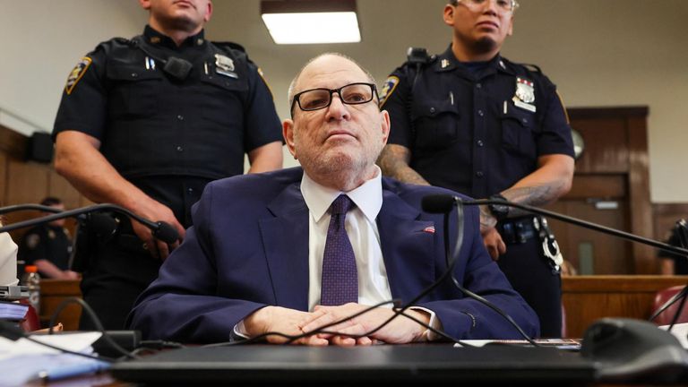 El exproductor Harvey Weinstein se enfrenta de nuevo a un juicio por violación