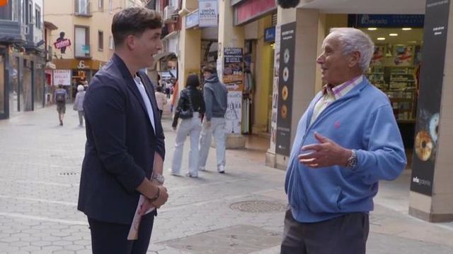 Un viandante compara el rímel con el betún y deja atónico a Xuso Jones