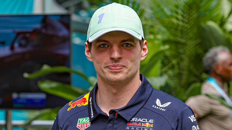 El piloto de Fórmula 1 Max Verstappen presenta a su primera hija junto a Kelly Piquet