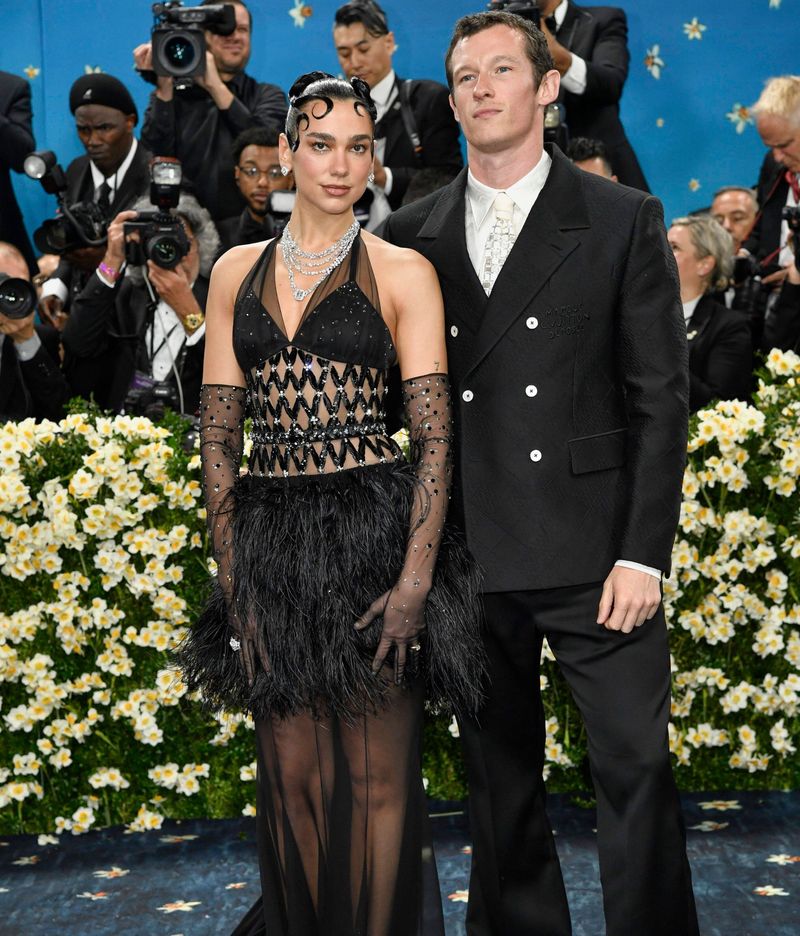 Dua Lipa y su prometido, Callum Turner: su paso al frente en la MET Gala 2025