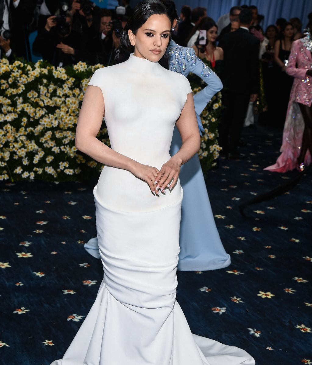 Rosalía sorprende con su 'look' en la Met Gala y revela que tiene nuevo ...