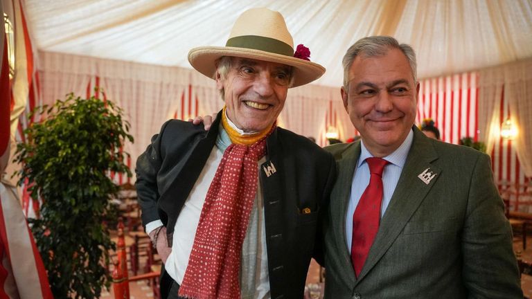 Jeremy Irons en la Feria de Abril 2025: qué comió y qué bebió en Sevilla