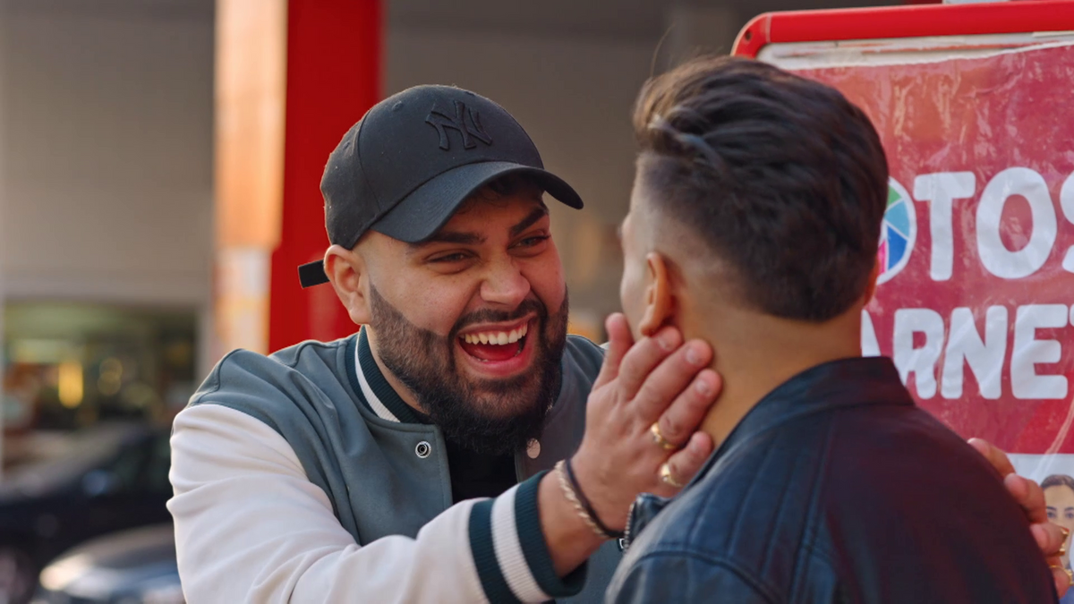 Iván y Jose dan un giro inesperado a su nuevo negocio - Los Gipsy Kings