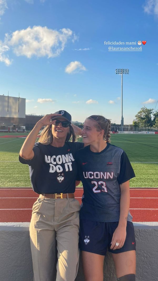 Laura Sánchez y su hija Naia: la foto juntas antigua que ha rescatado ...