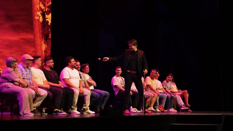 El descaro y el humor de Juan Dávila hacen vibrar Madrid con 'La capital del pecado'