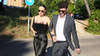 Boda de Jaime Lorente y Marta Goenaga: la llegada de los invitados y ...