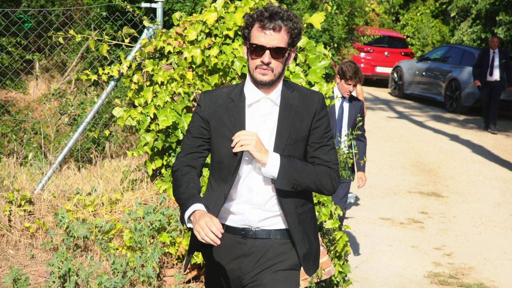 Boda de Jaime Lorente y Marta Goenaga: la llegada de los invitados y ...