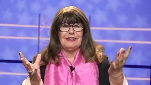 Esperanza Gracia y su ritual durante la luna llena de fresa del 11 de junio de 2025