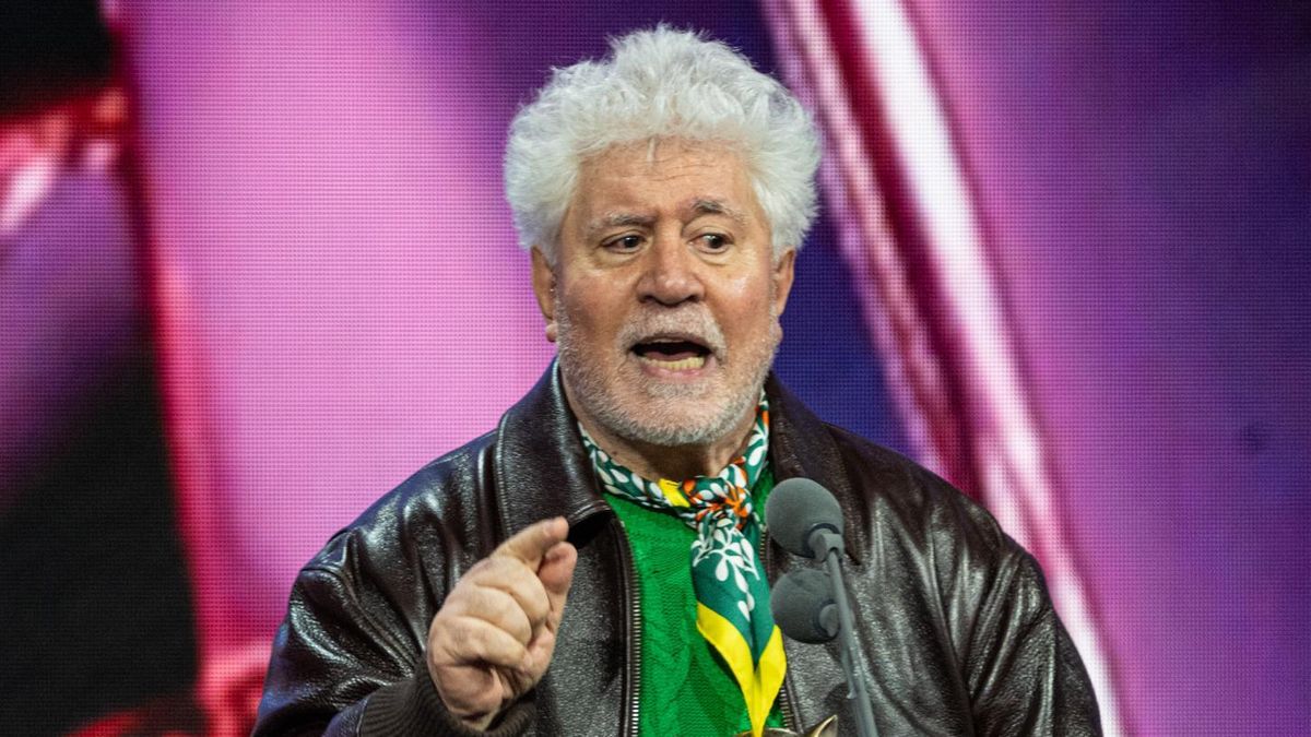 Pedro Almodóvar: la seria decisión que ha trasladado a su familia de ...
