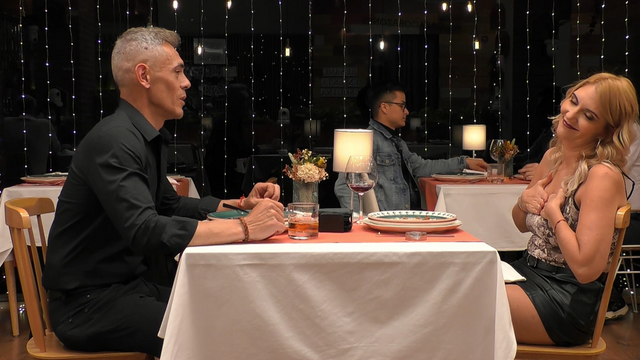 Dos solteros sin miedo a la muerte hablan en ‘First Dates’ abiertamente ...