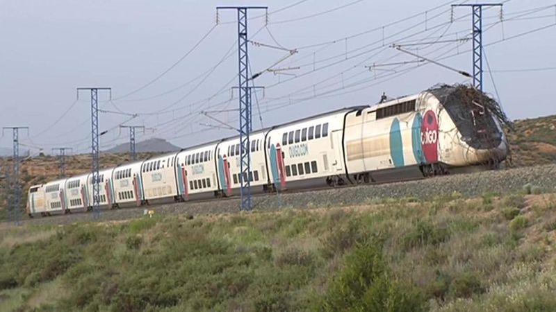 Adif desmiente a Ouigo y le señala: su tren "es el origen de la incidencia" entre Madrid y Andalucía