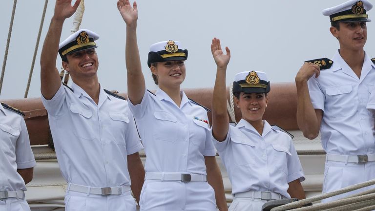 a princesa Leonor llega a Marín y finaliza su crucero de instrucción a bordo de Elcano