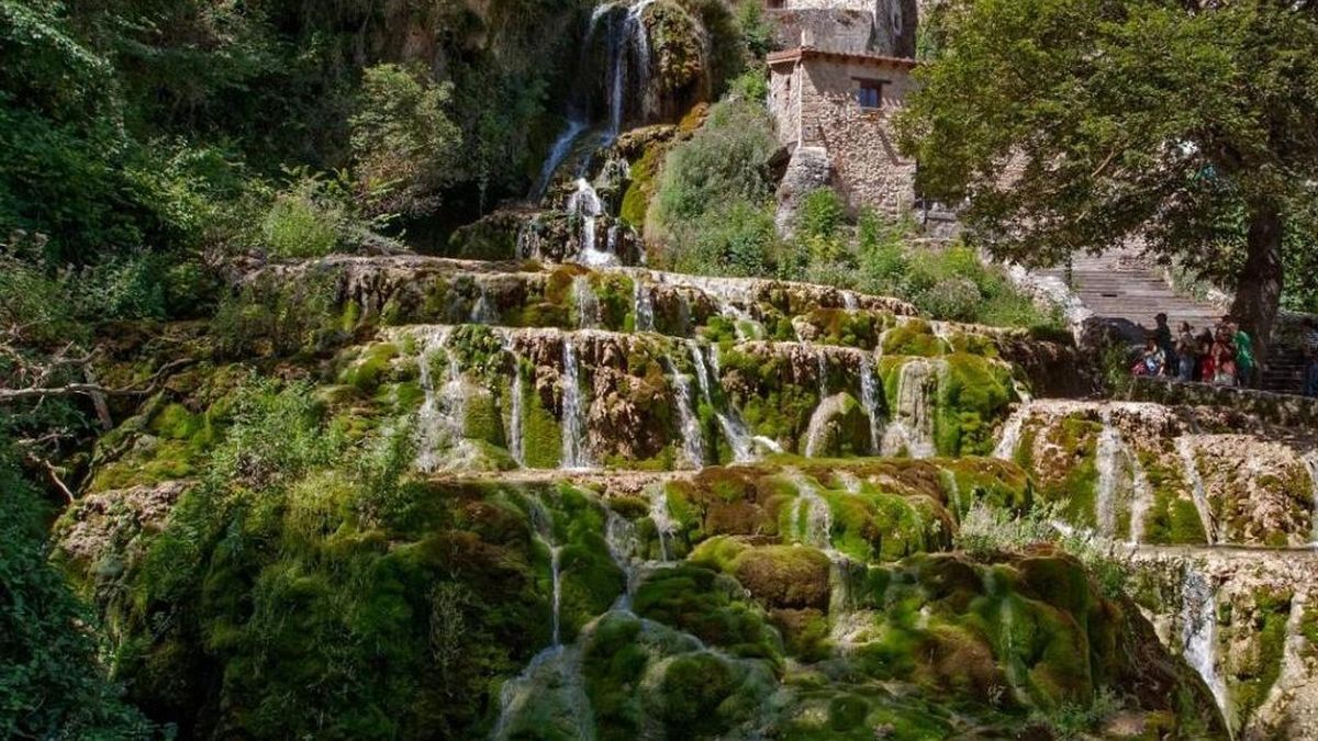 Dónde está el único pueblo cascada de España