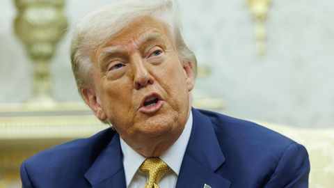 Trump se somete a un examen médico tras una inflamación en las piernas