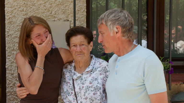 'Volando voy, volando vengo' sorprende a Julia por su gran labor en el pueblo