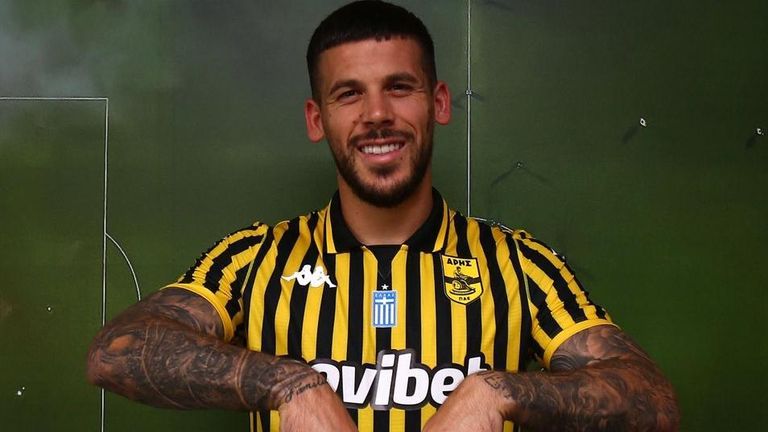 Carles Pérez se pronuncia tras ser atacado por un perro: “Me mordió en la cara interna de la pierna"