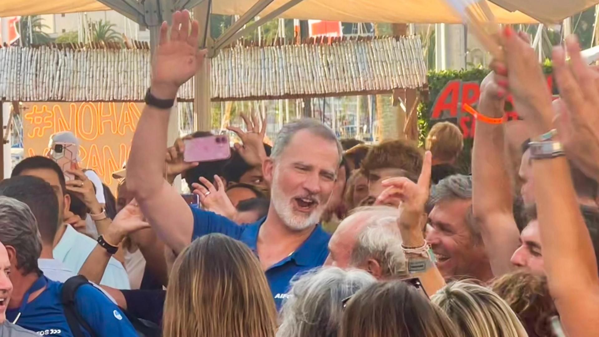 El cantante Jaime Anglada, íntimo amigo del rey Felipe, ingresado en estado crítico tras ser ...