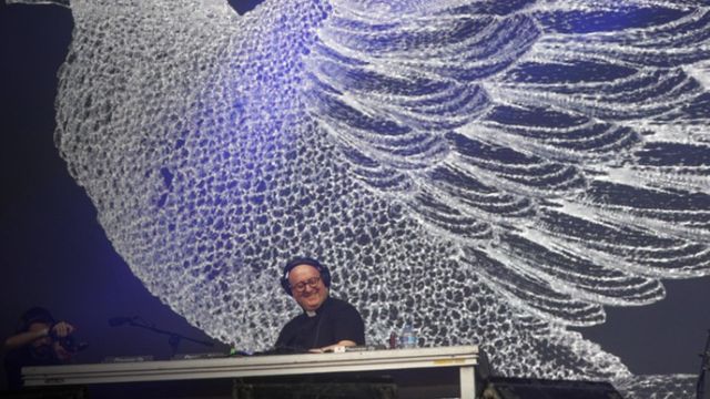 El cura DJ pone a bailar a 150.000 personas en el Medusa Festival de ...