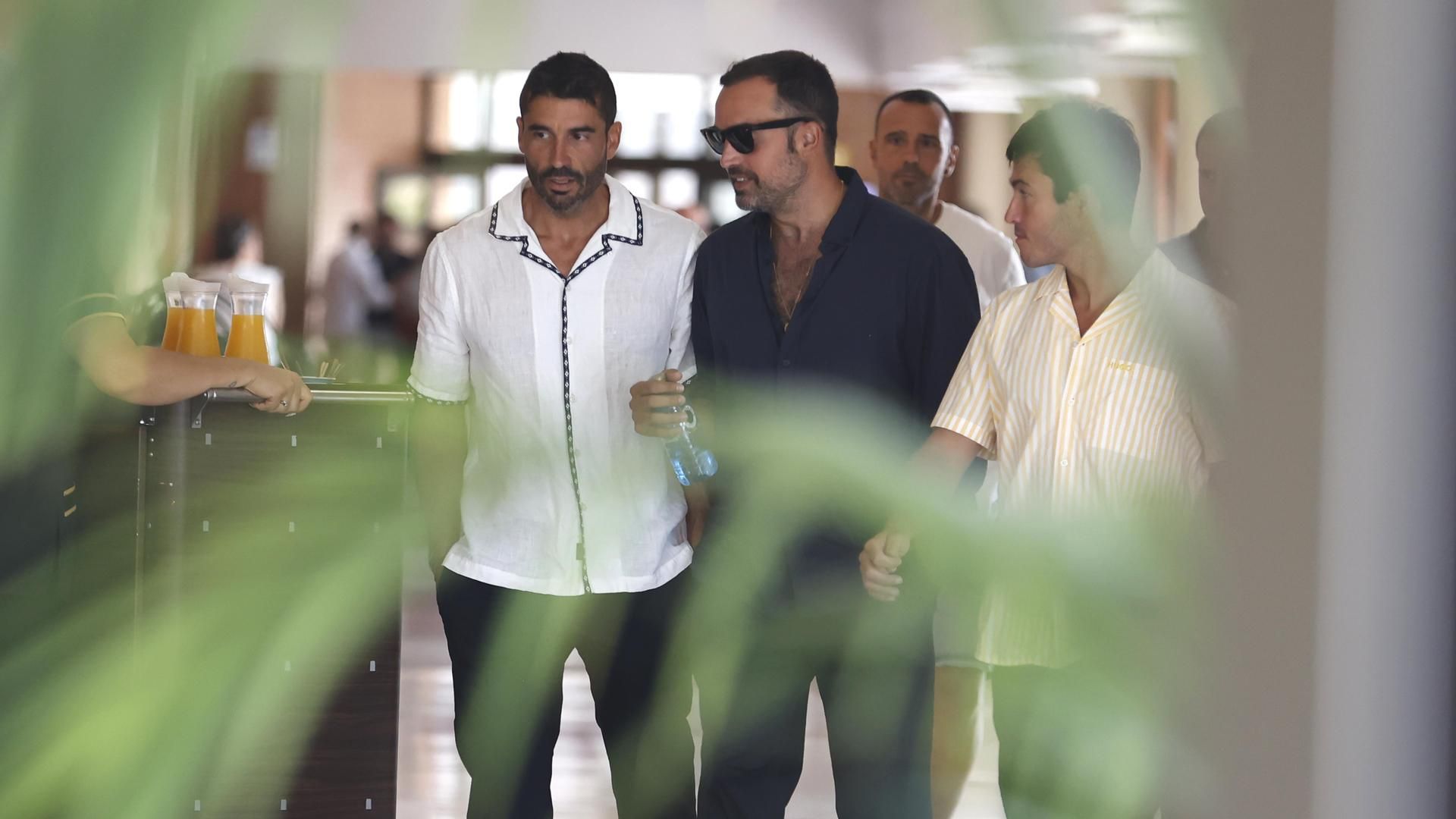 Primeras imágenes de Álex García, exnovio de Verónica Echegui, en el último adiós a la actriz