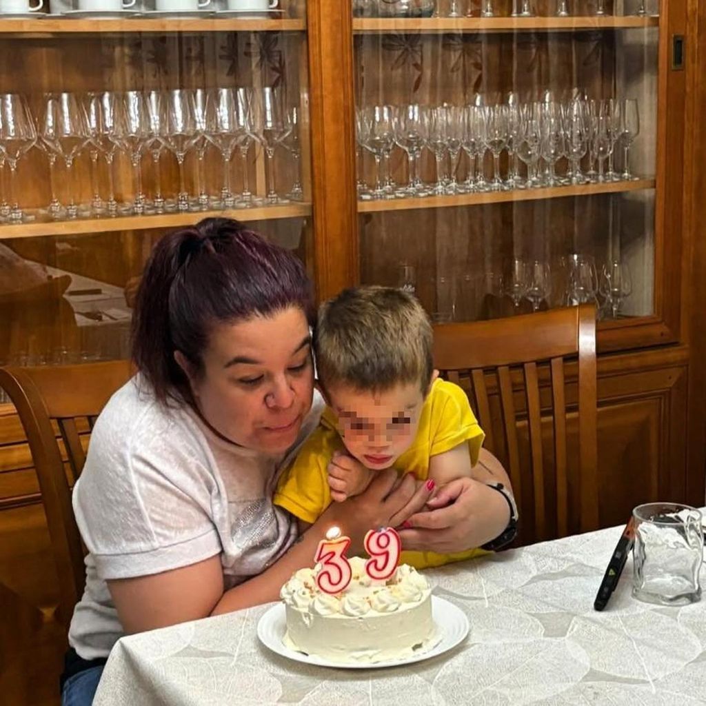 Andrés Iniesta presenta a su desconocida hermana Maribel: "Un día especial"