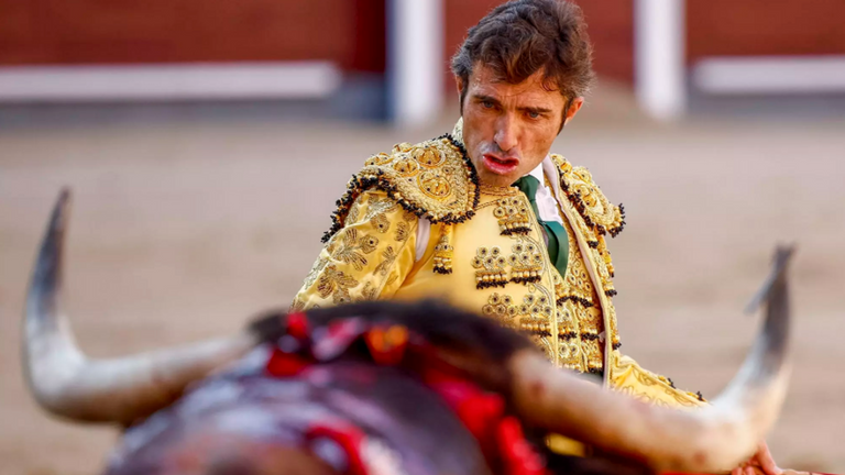 El torero Juan de Castilla sufre dos cornadas en Bayona, Francia
