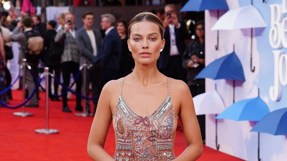 Margot Robbie sorprende con un vestido trasparente en la premier de su ...