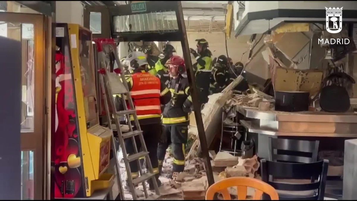 Explosión en un bar en Vallecas: los Bomberos hallan el cuerpo sin vida de un hombre