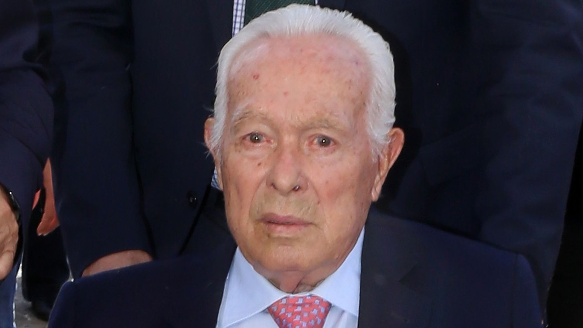 Curro Romero, hospitalizado por una neumonía tras dar positivo en Covid a los 91 años