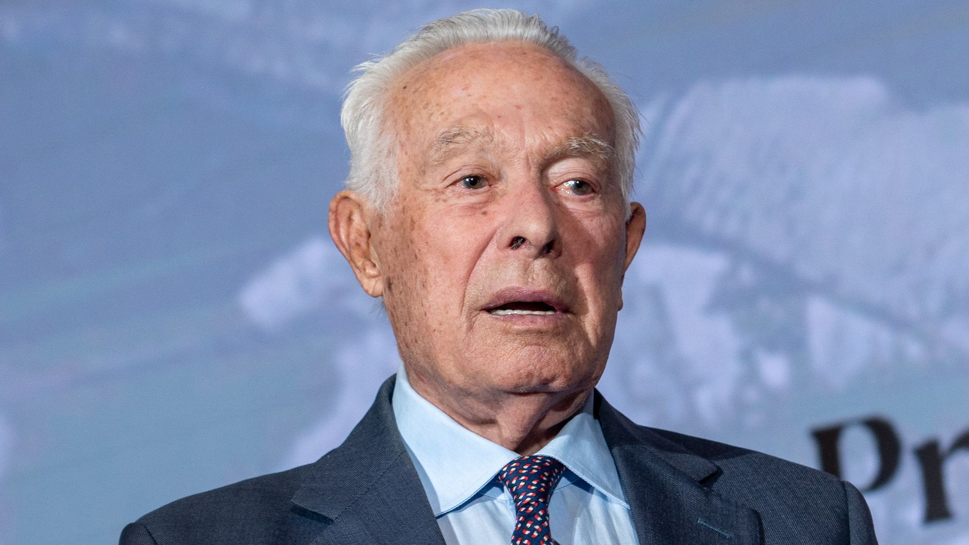 Curro Romero, hospitalizado por una neumonía tras dar positivo en Covid a los 91 años