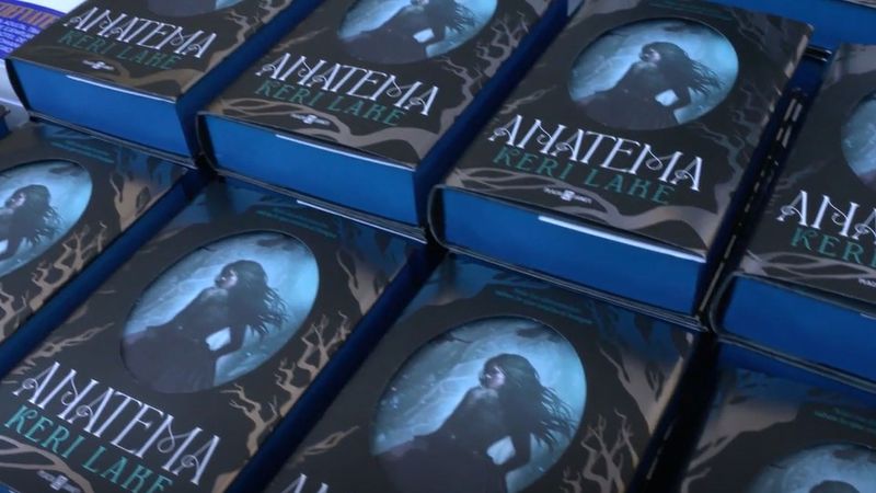 'Anatema', el último éxito del fenómeno literario 'romantasy'
