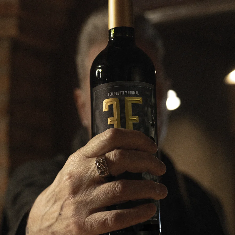 Feo, fuerte y formal: el vino de Loquillo inspirado en el rock & roll