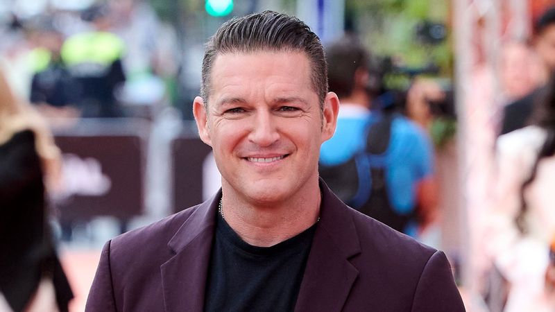 La vida familiar de Manu Tenorio con su mujer y su hijo - Bailando con ...