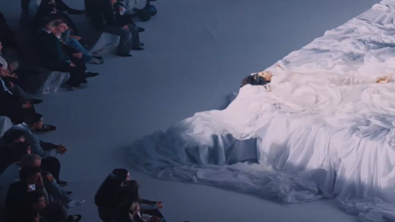 Rosalía lanza un disco innovador, 'Lux', que ya es el más vendido en ...