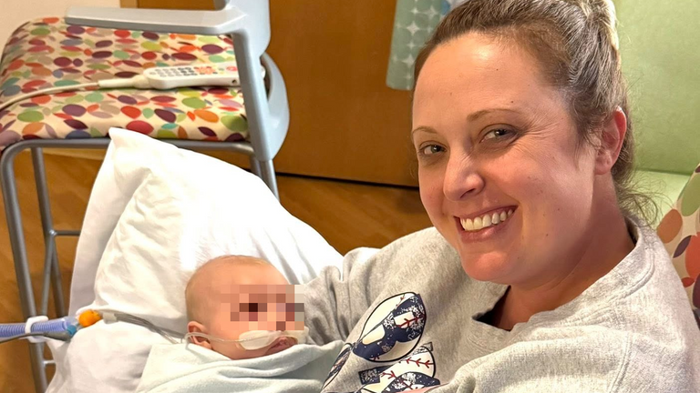 Una madre descubre que su bebé es uno de los seis niños nacidos con una ...