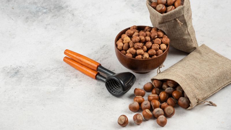 Todas las propiedades de la leche de avellanas y cómo prepararla