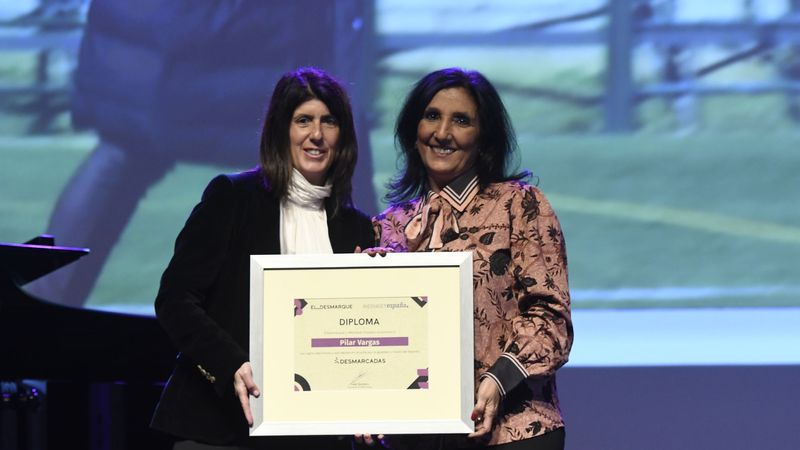 María Rodrigo entrega el Premio en la I Gala Desmarcadas